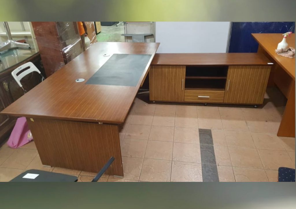 Ready stock, Meja Office L Shape ( Glass), Secondhand, Barang Terpakai ...